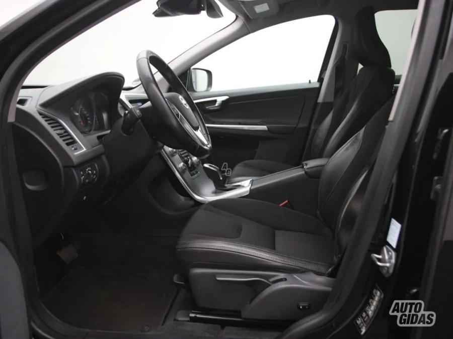 Black Volvo XC60 2016 in Vilnius, with an engine capacity of 2.00 L and mileage of 266 thousand km for 12499 €, photo 5 on AUTOMOTO.COM.LV