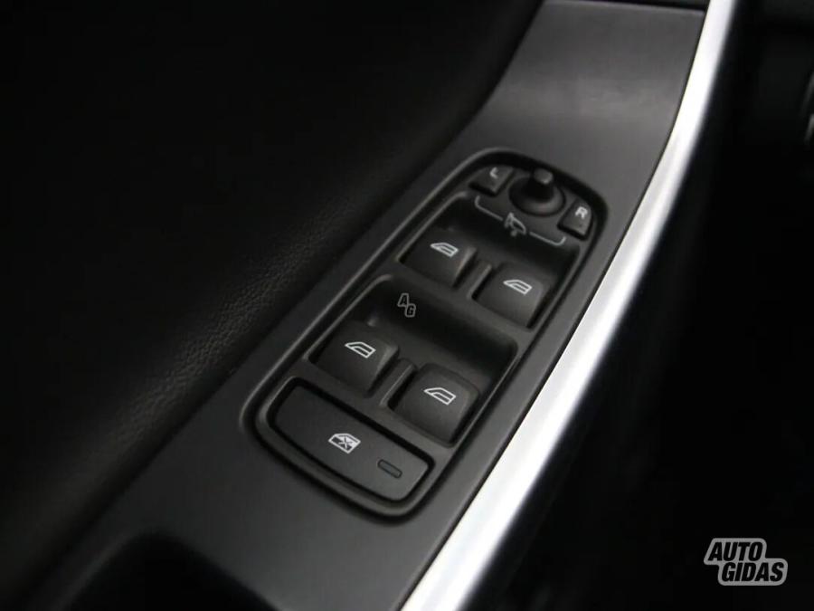 Black Volvo XC60 2016 in Vilnius, with an engine capacity of 2.00 L and mileage of 266 thousand km for 12499 €, photo 27 on AUTOMOTO.COM.LV