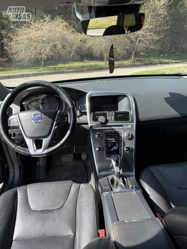 Black Volvo XC60 2016 in Vilnius, with an engine capacity of 2.00 L and mileage of 273 thousand km for 11000 €, photo 7 on AUTOMOTO.COM.LV