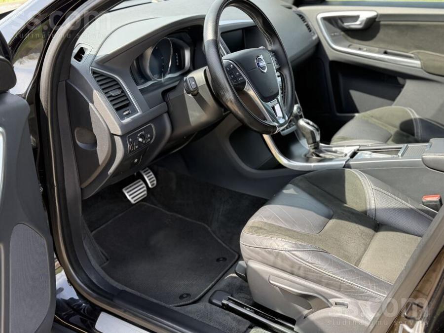 Black Volvo XC60 2016 in Riga, with an engine capacity of 2.00 L and mileage of 178 thousand km for 14900 €, photo 9 on AUTOMOTO.COM.LV