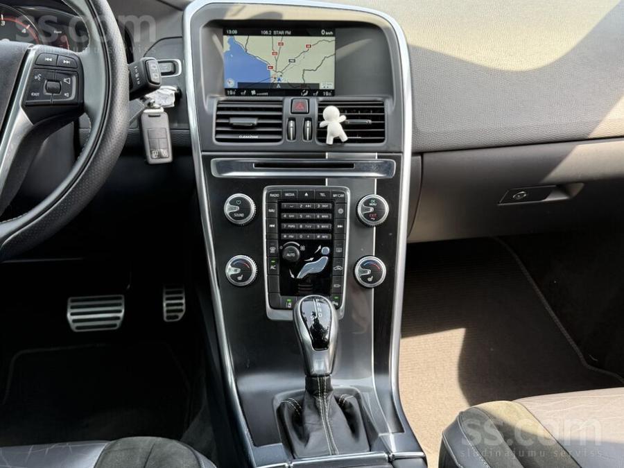 Black Volvo XC60 2016 in Riga, with an engine capacity of 2.00 L and mileage of 178 thousand km for 14900 €, photo 10 on AUTOMOTO.COM.LV