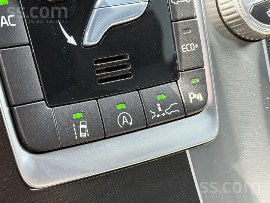 Black Volvo XC60 2016 in Riga, with an engine capacity of 2.00 L and mileage of 178 thousand km for 14900 €, photo 16 on AUTOMOTO.COM.LV