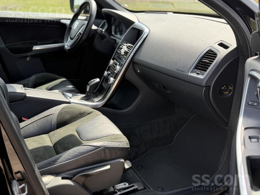 Black Volvo XC60 2016 in Riga, with an engine capacity of 2.00 L and mileage of 178 thousand km for 14900 €, photo 19 on AUTOMOTO.COM.LV