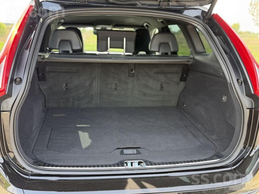 Black Volvo XC60 2016 in Riga, with an engine capacity of 2.00 L and mileage of 178 thousand km for 14900 €, photo 24 on AUTOMOTO.COM.LV