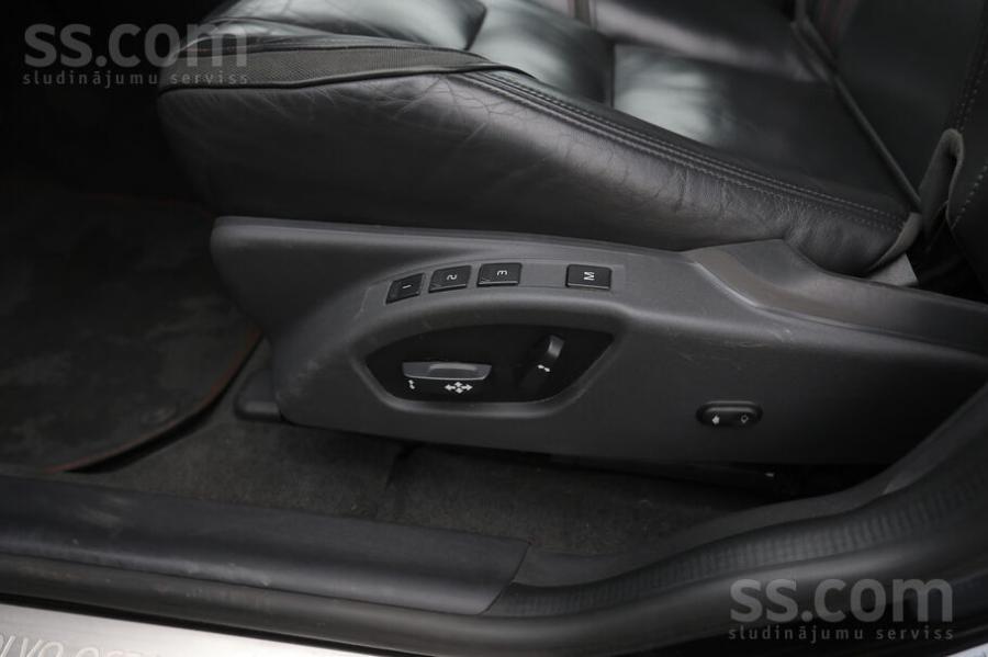Melns Volvo XC60 2016 Rīga, ar dzinēja tilpumu 2.00 L un nobraukumu 212 tūkst. km par 12990 €, foto 18 vietnē AUTOMOTO.COM.LV