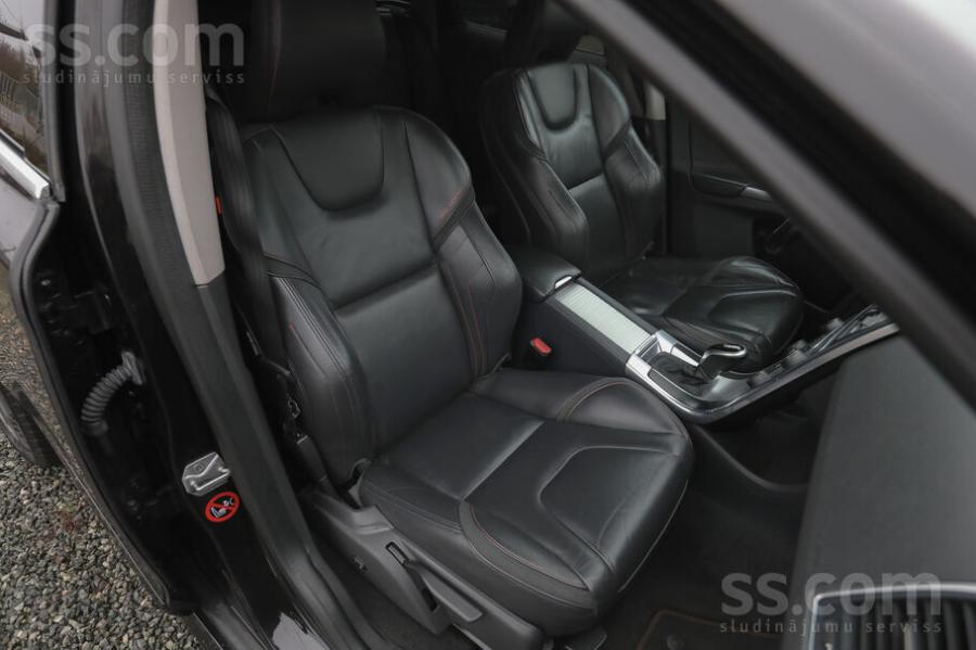 Melns Volvo XC60 2016 Rīga, ar dzinēja tilpumu 2.00 L un nobraukumu 212 tūkst. km par 12990 €, foto 19 vietnē AUTOMOTO.COM.LV