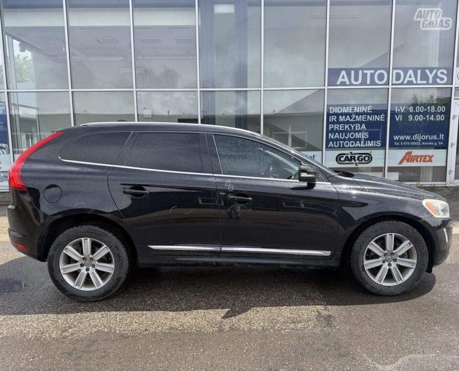 Black Volvo XC60 2016 in Alytus, with an engine capacity of 2.00 L and mileage of 165 thousand km for 9999 €, photo 3 on AUTOMOTO.COM.LV