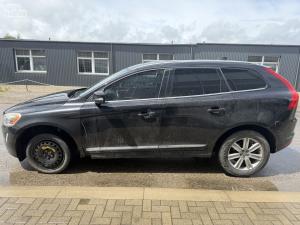 Black Volvo XC60 2016 in Alytus, with an engine capacity of 2.00 L and mileage of 165 thousand km for 9999 €, photo 7 on AUTOMOTO.COM.LV
