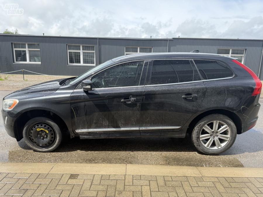 Black Volvo XC60 2016 in Alytus, with an engine capacity of 2.00 L and mileage of 165 thousand km for 9999 €, photo 7 on AUTOMOTO.COM.LV