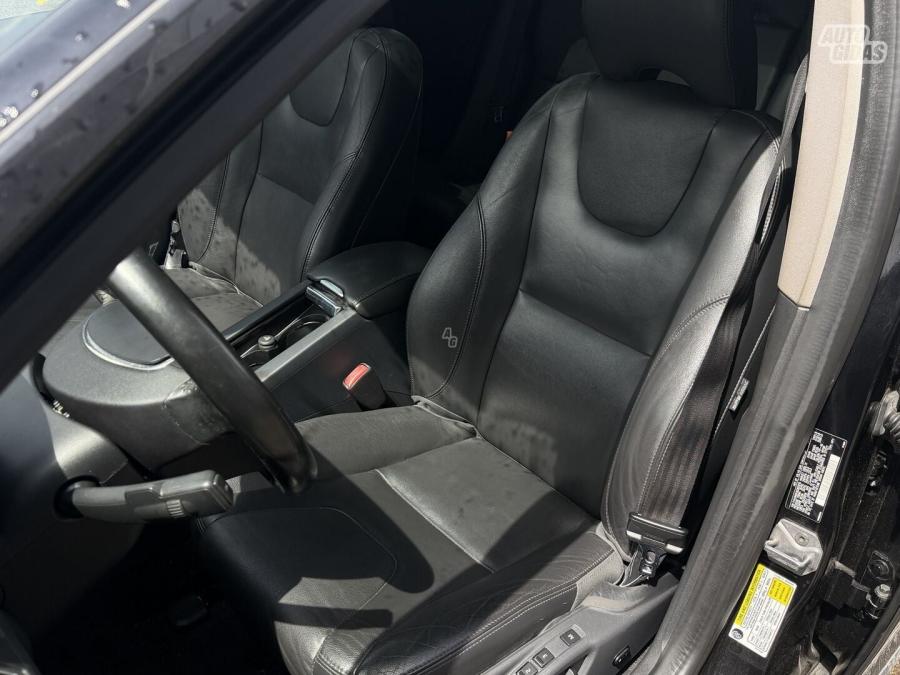 Black Volvo XC60 2016 in Alytus, with an engine capacity of 2.00 L and mileage of 165 thousand km for 9999 €, photo 11 on AUTOMOTO.COM.LV
