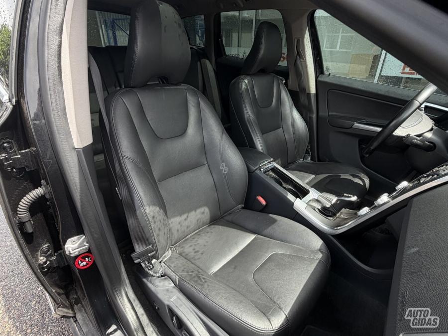 Black Volvo XC60 2016 in Alytus, with an engine capacity of 2.00 L and mileage of 165 thousand km for 9999 €, photo 12 on AUTOMOTO.COM.LV