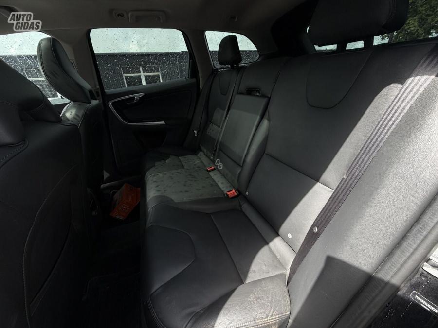 Black Volvo XC60 2016 in Alytus, with an engine capacity of 2.00 L and mileage of 165 thousand km for 9999 €, photo 13 on AUTOMOTO.COM.LV