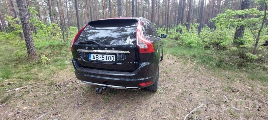 Черный Вольво ХС60 2016 в Рига, объемом двигателя 2.40 л и пробегом 226 тыс. км за 20000 €, фото 7 на AUTOMOTO.COM.LV