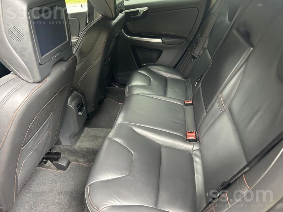 Melns Volvo XC60 2016 Daugavpils, ar dzinēja tilpumu 2.40 L un nobraukumu 260 tūkst. km par 16500 €, foto 11 vietnē AUTOMOTO.COM.LV