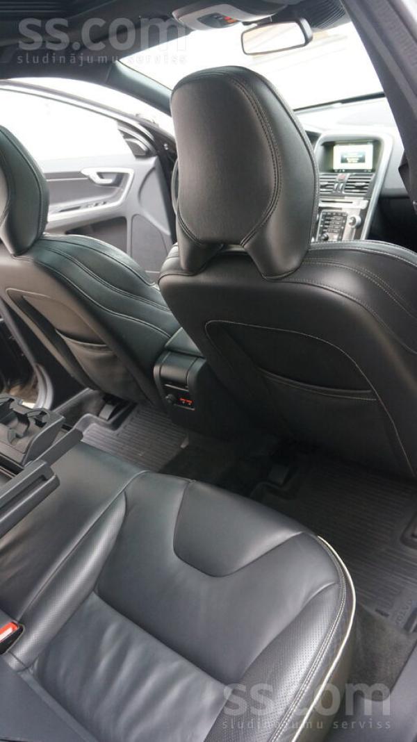 Melns Volvo XC60 2016 Jelgava, ar dzinēja tilpumu 2.00 L un nobraukumu 0 tūkst. km par 13990 €, foto 9 vietnē AUTOMOTO.COM.LV