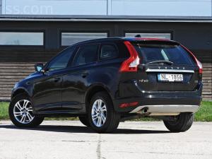 Black Volvo XC60 2016 in Riga, with an engine capacity of 2.00 L and mileage of 334 thousand km for 12900 €, photo 6 on AUTOMOTO.COM.LV
