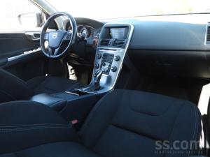 Black Volvo XC60 2016 in Riga, with an engine capacity of 2.00 L and mileage of 334 thousand km for 12900 €, photo 14 on AUTOMOTO.COM.LV