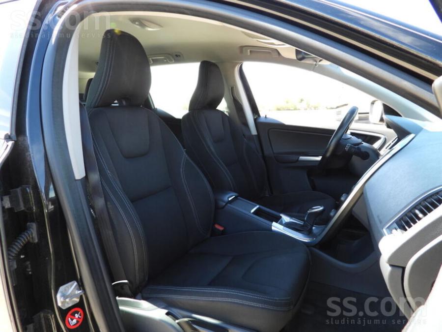 Black Volvo XC60 2016 in Riga, with an engine capacity of 2.00 L and mileage of 334 thousand km for 12900 €, photo 15 on AUTOMOTO.COM.LV