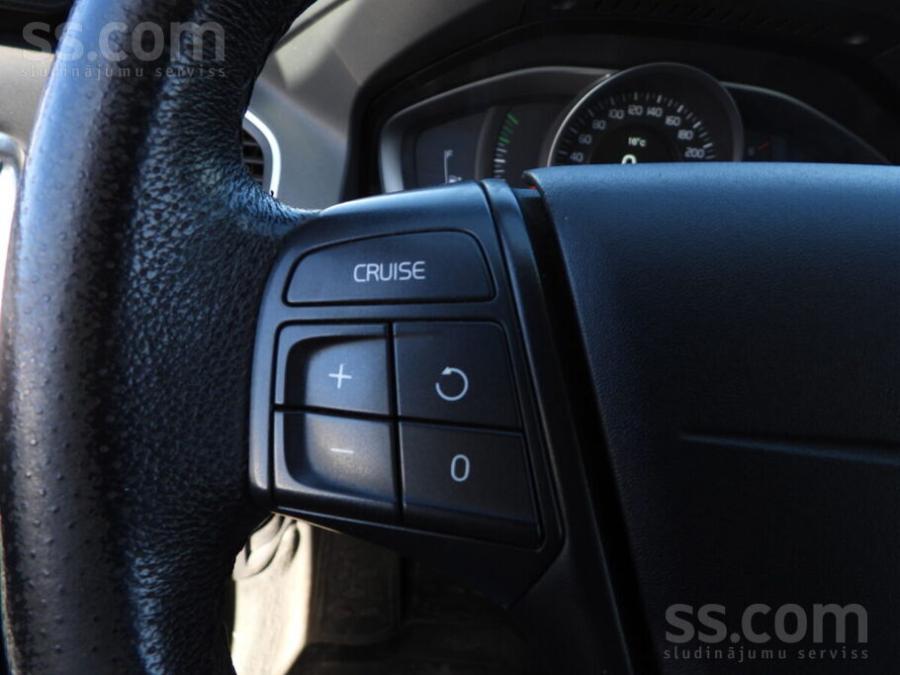 Black Volvo XC60 2016 in Riga, with an engine capacity of 2.00 L and mileage of 334 thousand km for 12900 €, photo 23 on AUTOMOTO.COM.LV