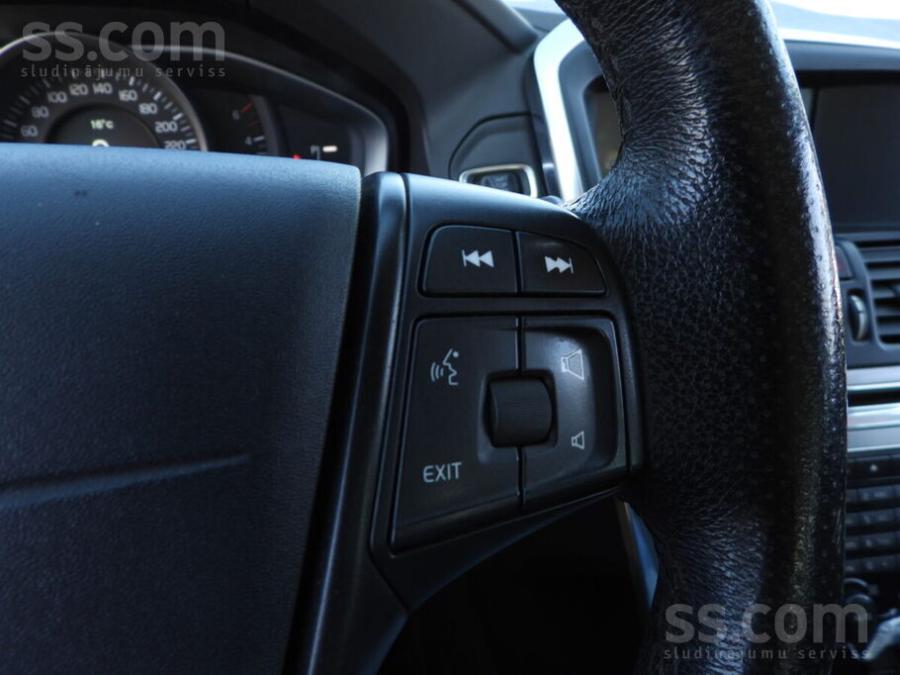 Black Volvo XC60 2016 in Riga, with an engine capacity of 2.00 L and mileage of 334 thousand km for 12900 €, photo 24 on AUTOMOTO.COM.LV