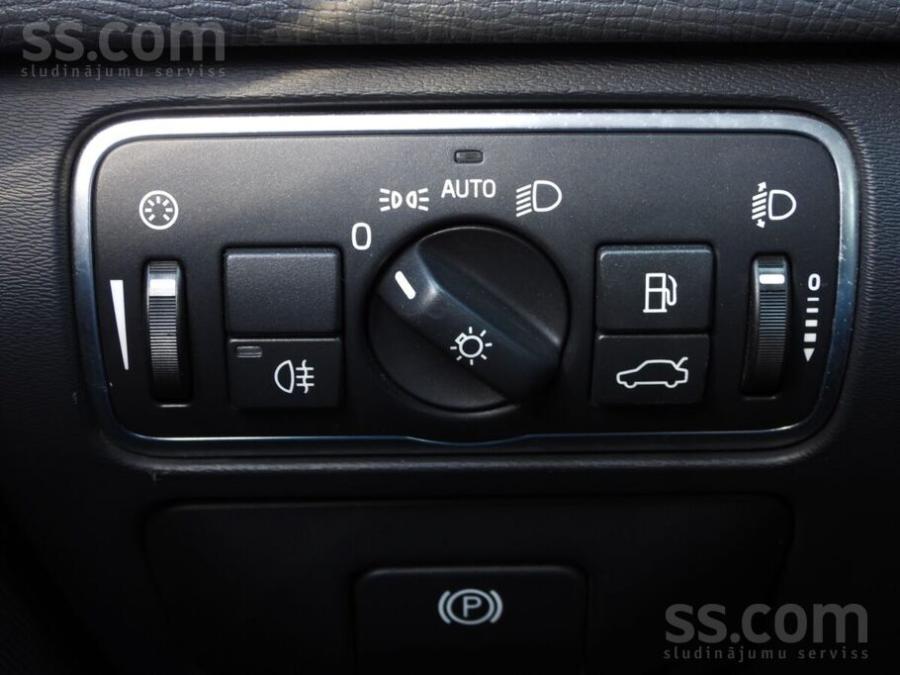 Black Volvo XC60 2016 in Riga, with an engine capacity of 2.00 L and mileage of 334 thousand km for 12900 €, photo 26 on AUTOMOTO.COM.LV