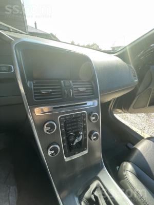 Melns Volvo XC60 2016 Jelgava, ar dzinēja tilpumu 2.00 L un nobraukumu 260 tūkst. km par 12500 €, foto 7 vietnē AUTOMOTO.COM.LV
