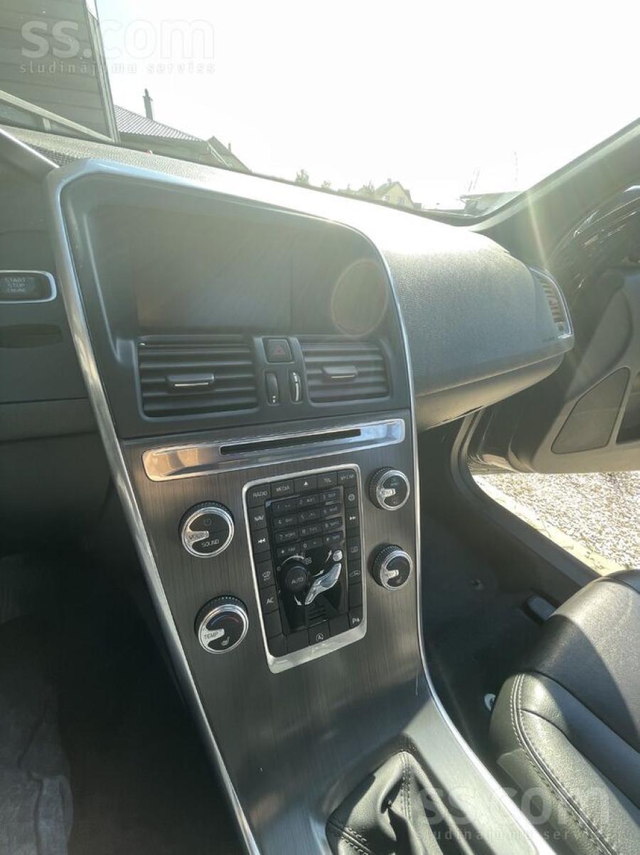 Melns Volvo XC60 2016 Jelgava, ar dzinēja tilpumu 2.00 L un nobraukumu 260 tūkst. km par 12500 €, foto 7 vietnē AUTOMOTO.COM.LV