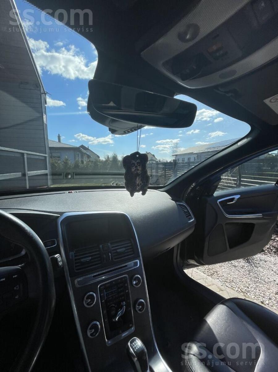 Melns Volvo XC60 2016 Jelgava, ar dzinēja tilpumu 2.00 L un nobraukumu 260 tūkst. km par 12500 €, foto 9 vietnē AUTOMOTO.COM.LV