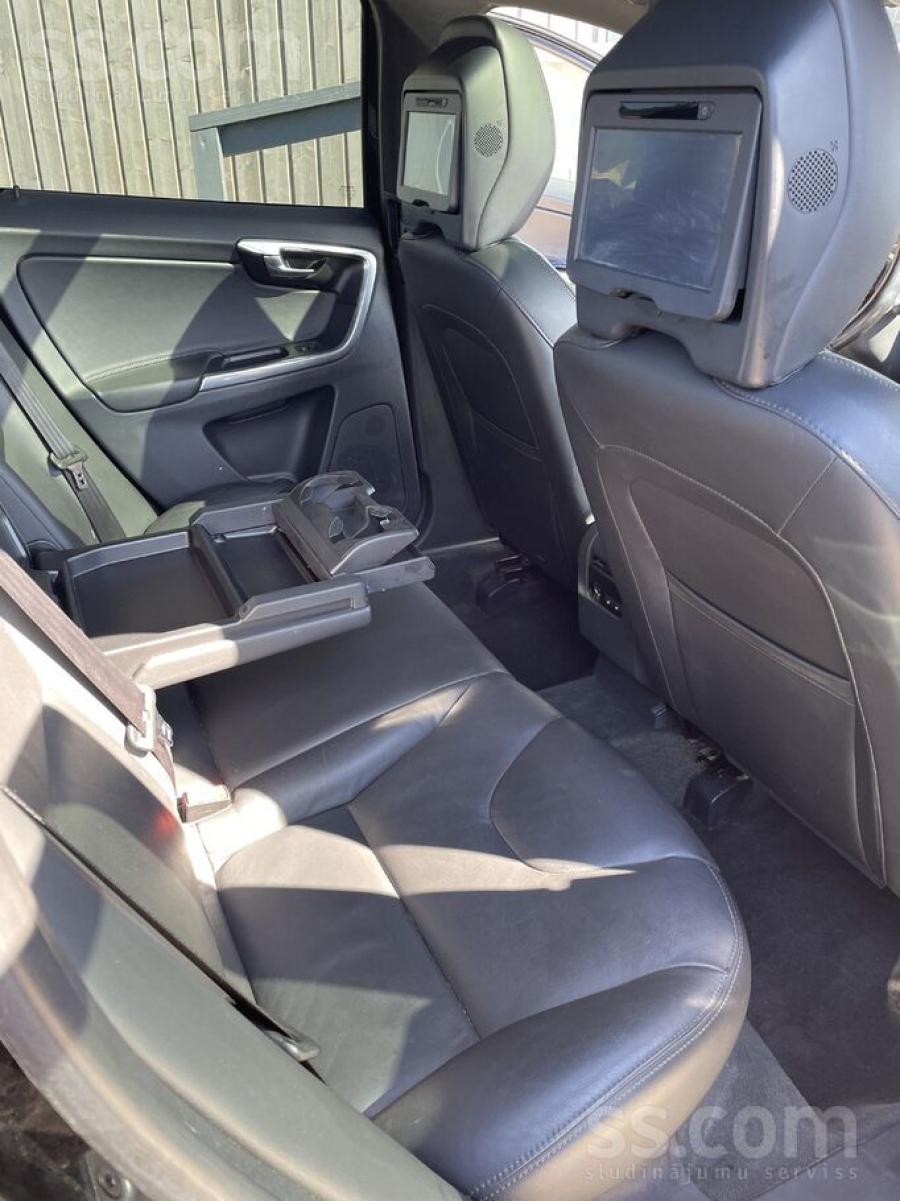 Melns Volvo XC60 2016 Jelgava, ar dzinēja tilpumu 2.00 L un nobraukumu 260 tūkst. km par 12500 €, foto 11 vietnē AUTOMOTO.COM.LV
