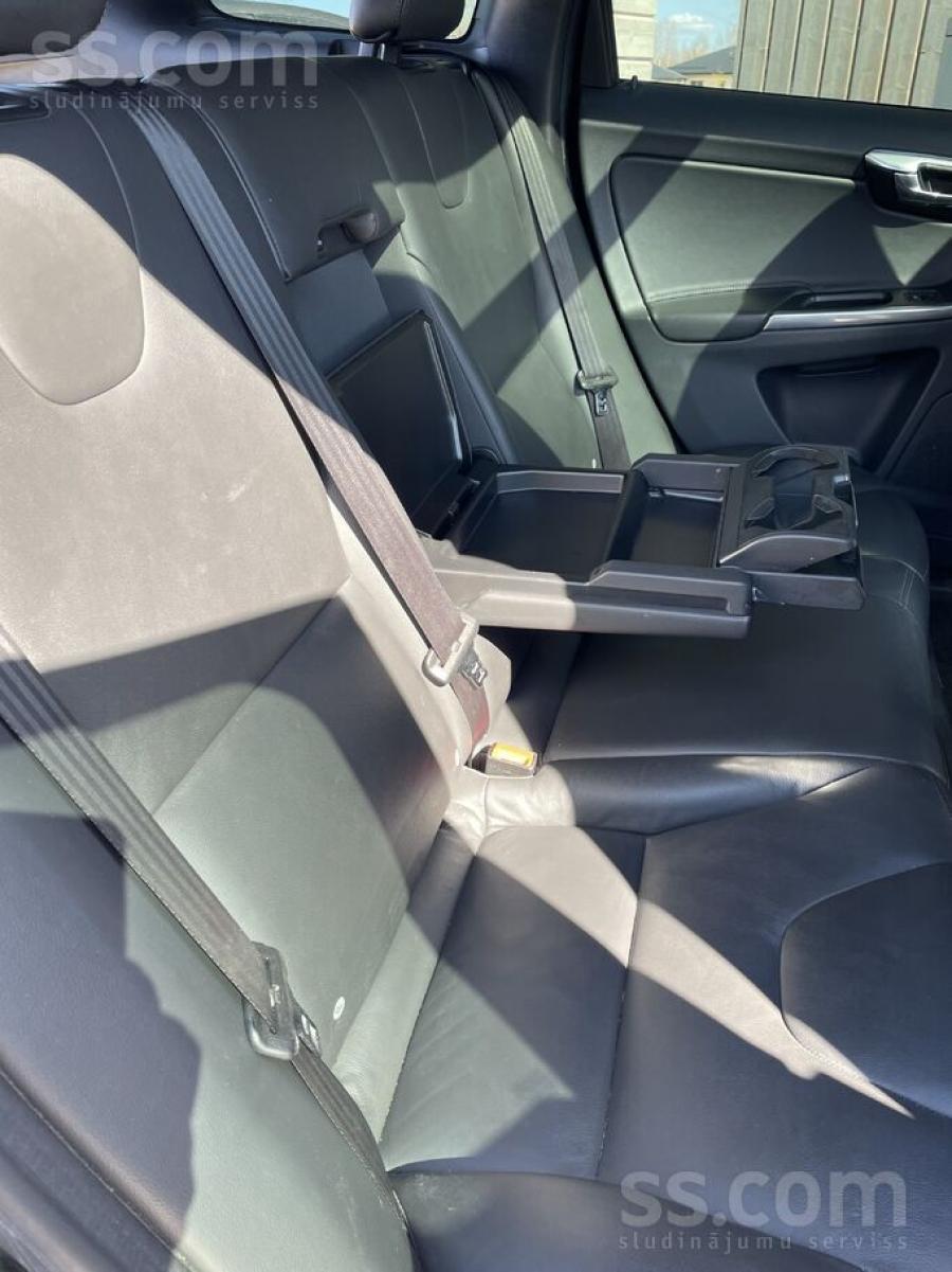 Melns Volvo XC60 2016 Jelgava, ar dzinēja tilpumu 2.00 L un nobraukumu 260 tūkst. km par 12500 €, foto 12 vietnē AUTOMOTO.COM.LV