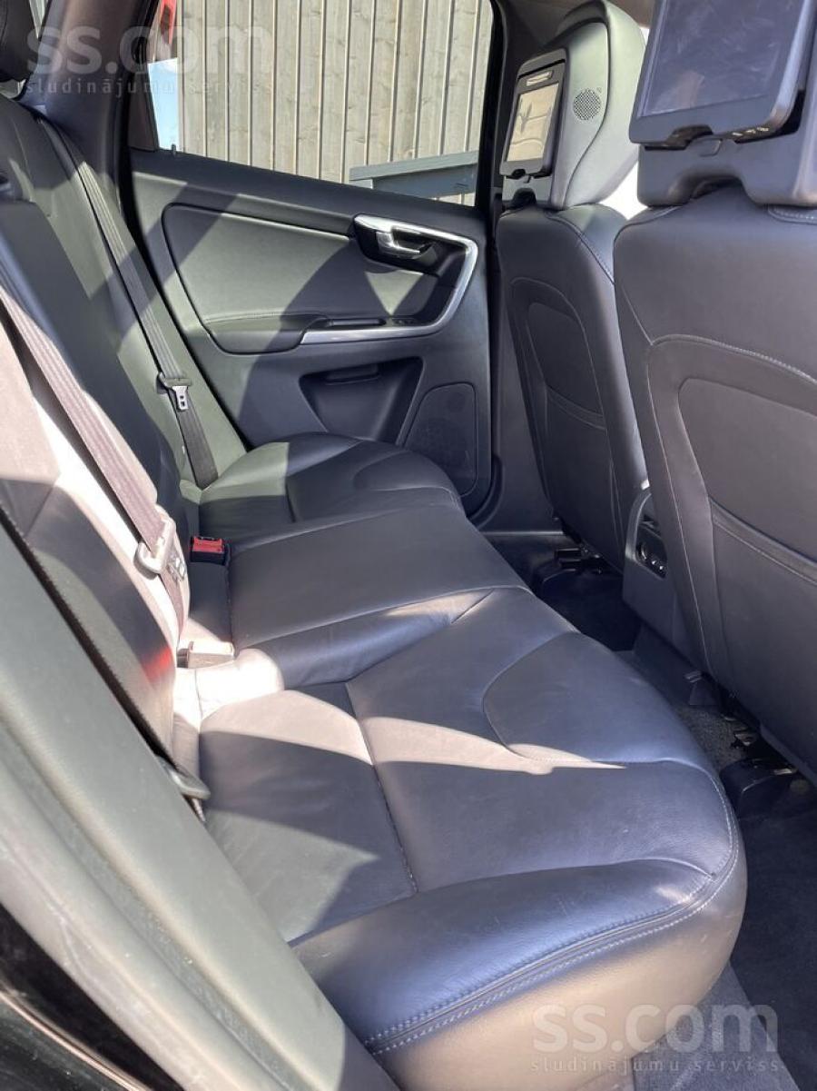 Melns Volvo XC60 2016 Jelgava, ar dzinēja tilpumu 2.00 L un nobraukumu 260 tūkst. km par 12500 €, foto 13 vietnē AUTOMOTO.COM.LV
