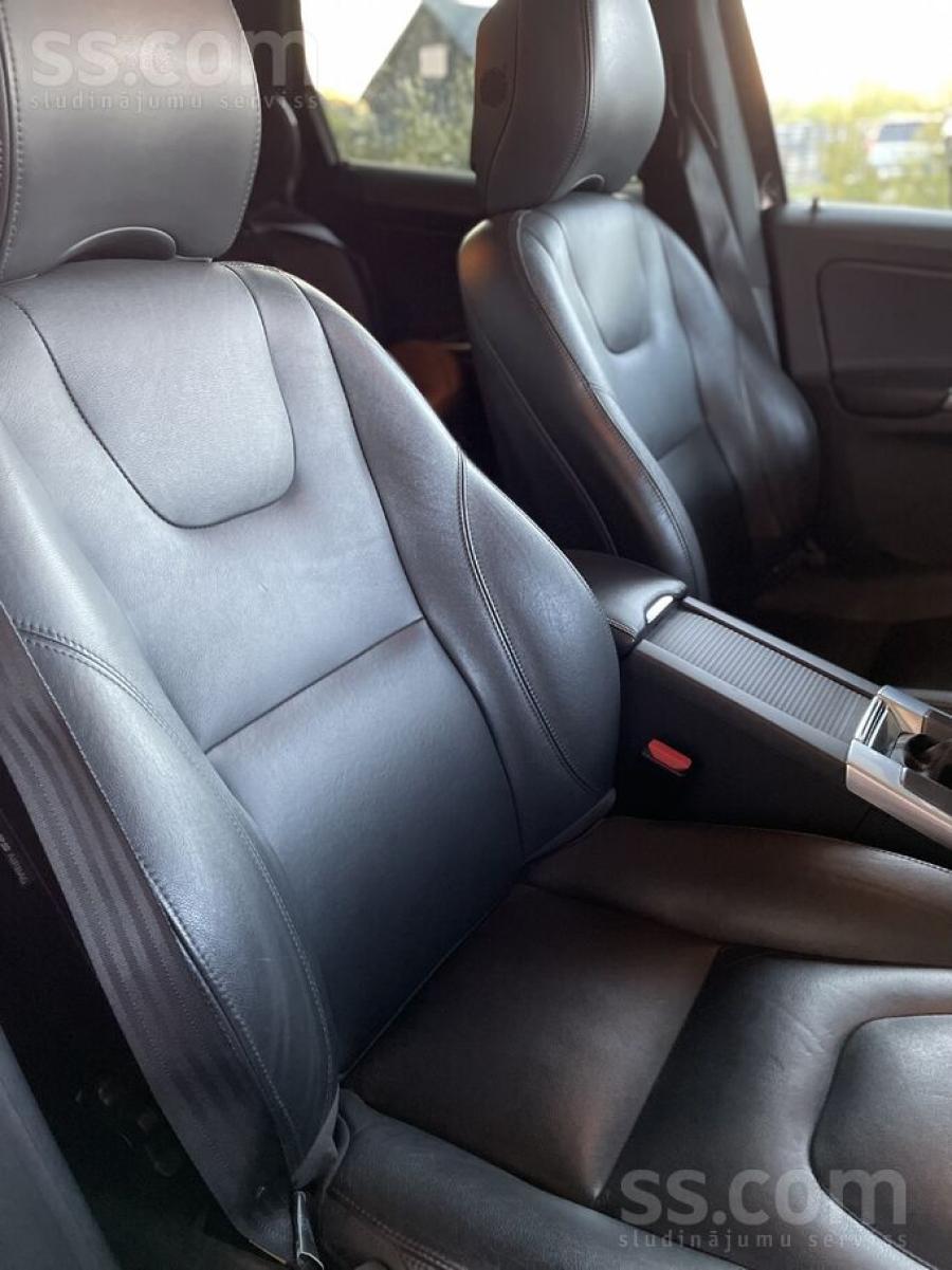 Melns Volvo XC60 2016 Jelgava, ar dzinēja tilpumu 2.00 L un nobraukumu 260 tūkst. km par 12500 €, foto 17 vietnē AUTOMOTO.COM.LV