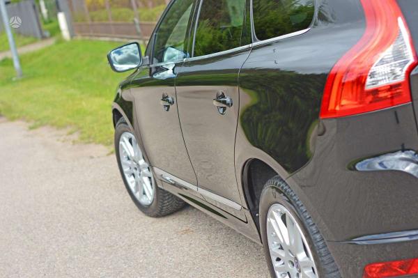 Black Volvo XC60 2016 in Vilnius, with an engine capacity of 2.00 L and mileage of 168 thousand km for 14950 €, photo 5 on AUTOMOTO.COM.LV