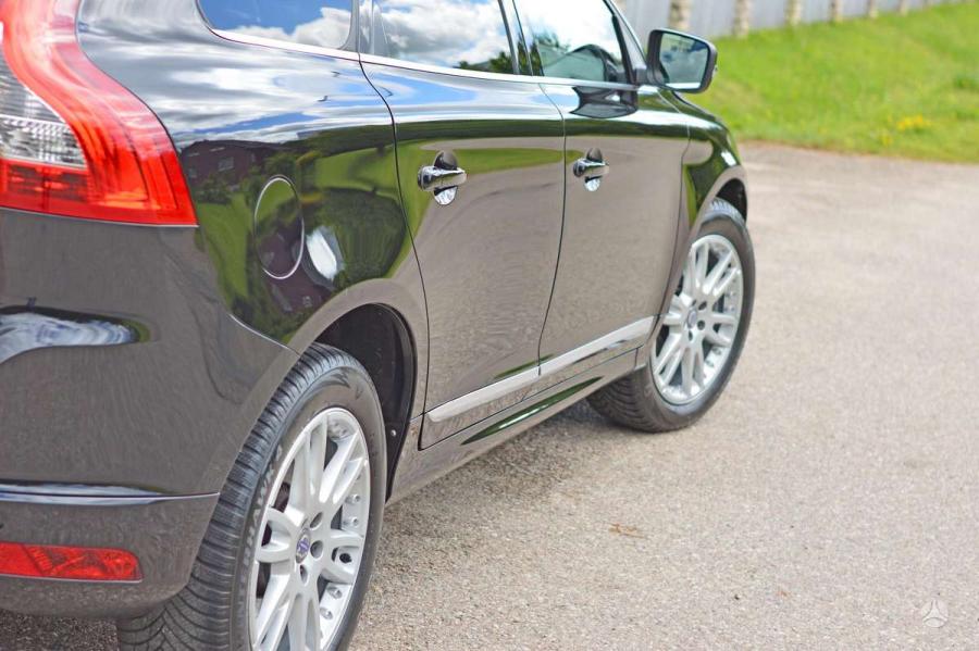 Black Volvo XC60 2016 in Vilnius, with an engine capacity of 2.00 L and mileage of 168 thousand km for 14950 €, photo 7 on AUTOMOTO.COM.LV