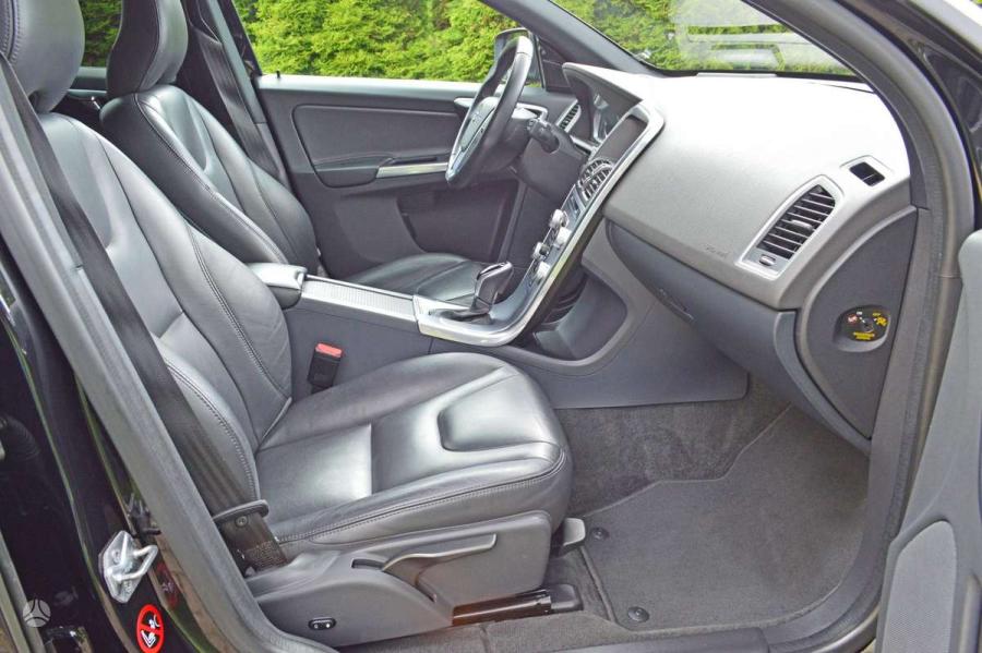 Black Volvo XC60 2016 in Vilnius, with an engine capacity of 2.00 L and mileage of 168 thousand km for 14950 €, photo 13 on AUTOMOTO.COM.LV