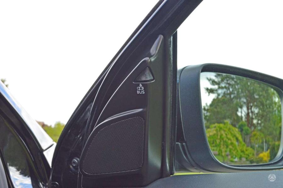 Black Volvo XC60 2016 in Vilnius, with an engine capacity of 2.00 L and mileage of 168 thousand km for 14950 €, photo 30 on AUTOMOTO.COM.LV