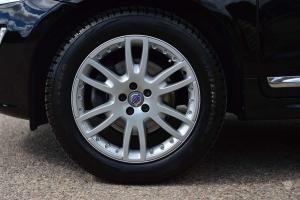 Black Volvo XC60 2016 in Vilnius, with an engine capacity of 2.00 L and mileage of 168 thousand km for 14950 €, photo 37 on AUTOMOTO.COM.LV