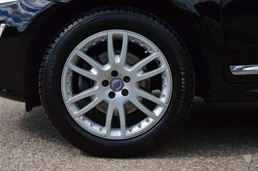 Black Volvo XC60 2016 in Vilnius, with an engine capacity of 2.00 L and mileage of 168 thousand km for 14950 €, photo 37 on AUTOMOTO.COM.LV