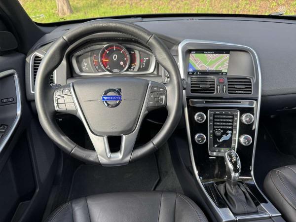 Black Volvo XC60 2016 in Kaunas, with an engine capacity of 1.97 L and mileage of 251 thousand km for 12950 €, photo 10 on AUTOMOTO.COM.LV