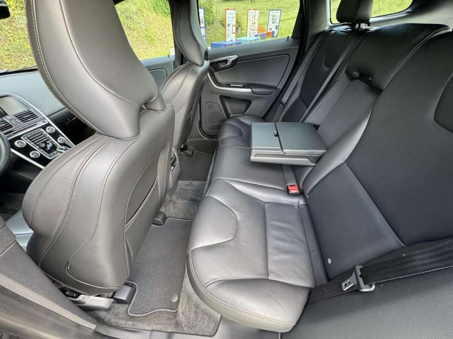 Melns Volvo XC60 2016 Kauņa, ar dzinēja tilpumu 1.97 L un nobraukumu 251 tūkst. km par 12950 €, foto 13 vietnē AUTOMOTO.COM.LV