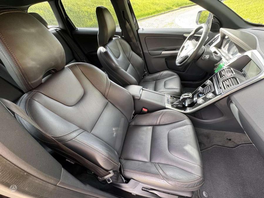 Melns Volvo XC60 2016 Kauņa, ar dzinēja tilpumu 1.97 L un nobraukumu 251 tūkst. km par 12950 €, foto 15 vietnē AUTOMOTO.COM.LV