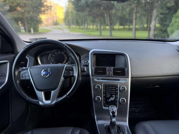 Melns Volvo XC60 2016 Alīta, ar dzinēja tilpumu 1.97 L un nobraukumu 165 tūkst. km par 12800 €, foto 9 vietnē AUTOMOTO.COM.LV
