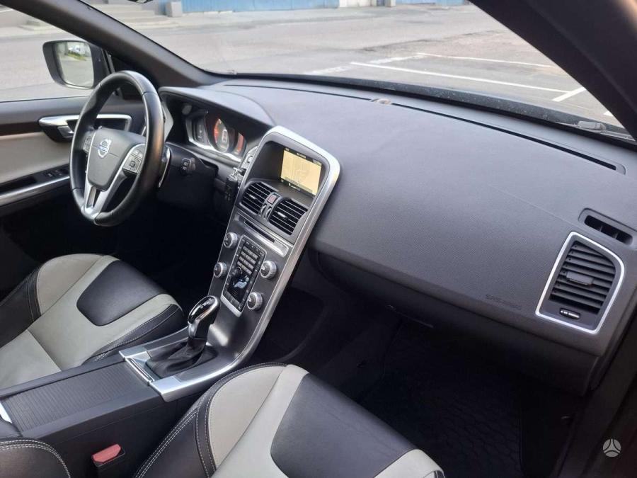 Melns Volvo XC60 2016 Viļņa, ar dzinēja tilpumu 1.97 L un nobraukumu 281 tūkst. km par 9900 €, foto 16 vietnē AUTOMOTO.COM.LV