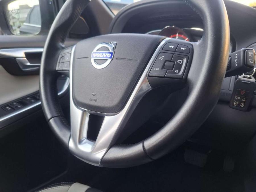 Melns Volvo XC60 2016 Viļņa, ar dzinēja tilpumu 1.97 L un nobraukumu 281 tūkst. km par 9900 €, foto 23 vietnē AUTOMOTO.COM.LV