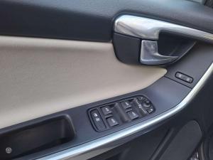Melns Volvo XC60 2016 Viļņa, ar dzinēja tilpumu 1.97 L un nobraukumu 281 tūkst. km par 9900 €, foto 25 vietnē AUTOMOTO.COM.LV