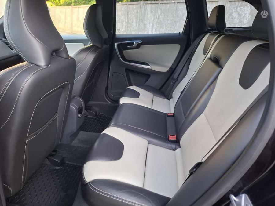 Melns Volvo XC60 2016 Viļņa, ar dzinēja tilpumu 1.97 L un nobraukumu 281 tūkst. km par 9900 €, foto 27 vietnē AUTOMOTO.COM.LV