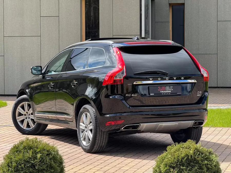 Black Volvo XC60 2016 in Riga, with an engine capacity of 2.40 L and mileage of 217 thousand km for 15400 €, photo 5 on AUTOMOTO.COM.LV