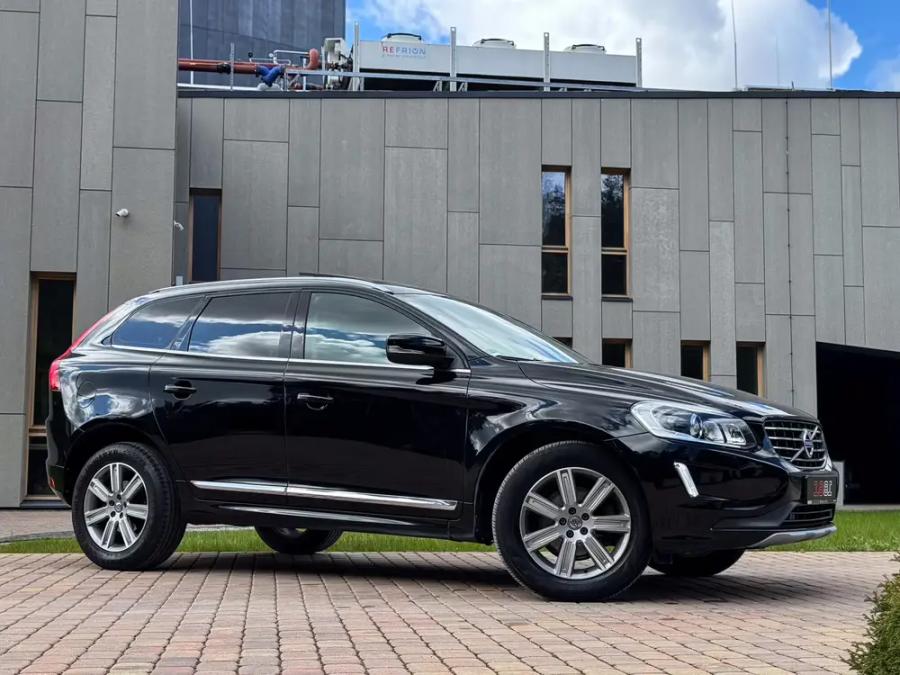 Black Volvo XC60 2016 in Riga, with an engine capacity of 2.40 L and mileage of 217 thousand km for 15400 €, photo 10 on AUTOMOTO.COM.LV