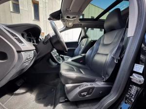 Black Volvo XC60 2016 in Riga, with an engine capacity of 2.40 L and mileage of 217 thousand km for 15400 €, photo 12 on AUTOMOTO.COM.LV