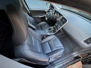 Black Volvo XC60 2016 in Riga, with an engine capacity of 2.40 L and mileage of 217 thousand km for 15400 €, photo 14 on AUTOMOTO.COM.LV